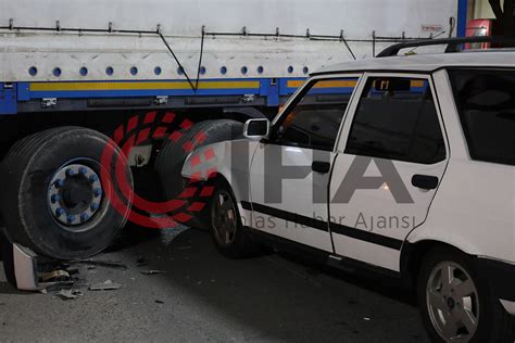 Arızalanan tır caddeye daldı ortalık savaş alanına döndü İhlas Haber