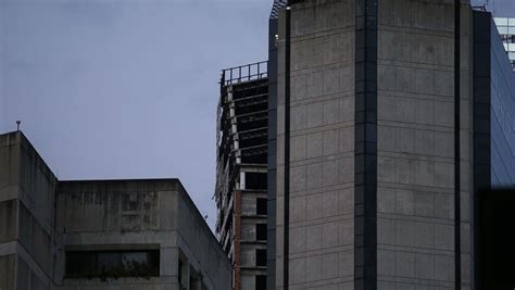 媒体：加拉加斯200米高烂尾楼在地震后倾斜 （视频） 2018年8月22日 俄罗斯卫星通讯社
