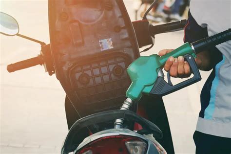 Tips Hemat BBM Motor Bikin Kantong Hemat AstraOtoshop