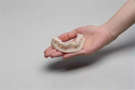 黑格科技从口腔扫描、设计、医用级3d打印材料和工业级高精度3d打印设备几个方面 向隐形矫正器制造发力