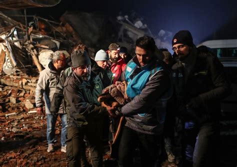 Nowy dramatyczny bilans trzęsienia ziemi w Turcji i Syrii Tysiące ofiar