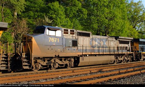 Csx Cw40 8 7671 Trails On Q034 30
