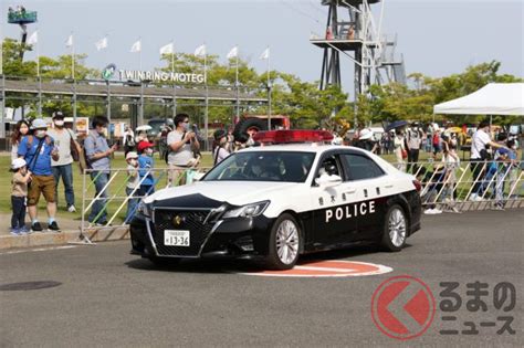 「最も多い」＆「最も反則金が高い」違反行為って何？ スピードオーバーよりめちゃ捕まってる違反は？ スマホ持ったら1万8000円