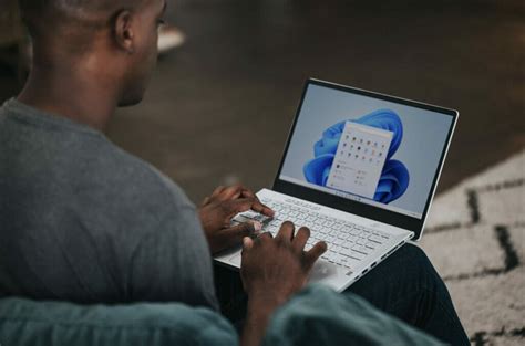 Customize Your Windows 11 Taskbar To Resemble A Dock With Roundedtb Tweaks For Geeks