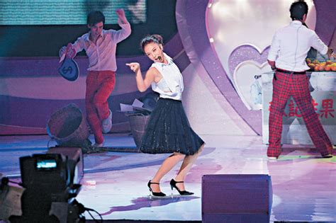 郑希怡演性感老师 李龙怡跳舞技惊四座组图影音娱乐新浪网