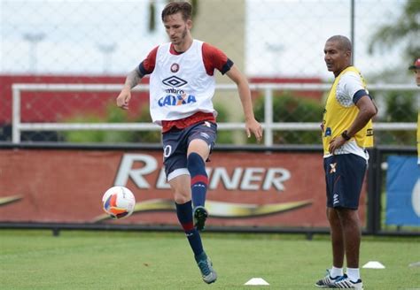 Athletico Paranaense Site Oficial Zagueiro Léo Pereira Completa 20