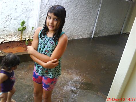 Cantinho Da Vitória Eu E A Maria Tomando Banho De Chuva Ebaaaaaaaa