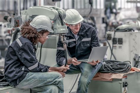 Robotics Supervisor Mentors Trainee In Automation Machinery Setup And