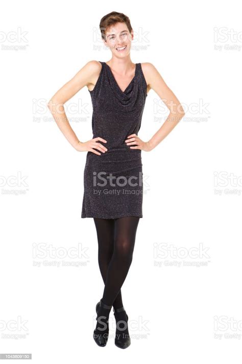 고립 된 흰색 배경에 검은 드레스와 전체 길이 행복 한 젊은 여자 20 29세에 대한 스톡 사진 및 기타 이미지 20 29세 검은색 네덜란드 Istock