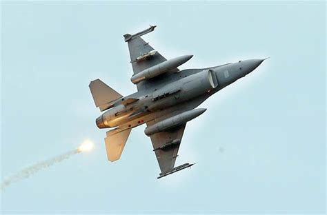 漢光演習正式登場 蔡英文身著迷彩軍裝視導 政治 中時