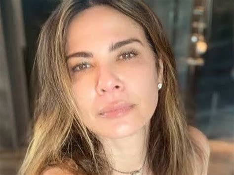 Luciana Gimenez surge de biquíni na web e corpo de boneca impressiona