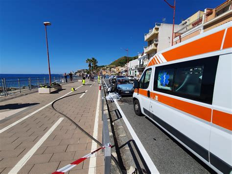 Messina Incidente Mortale Sulla Litoranea Nord Vittima Una Donna In