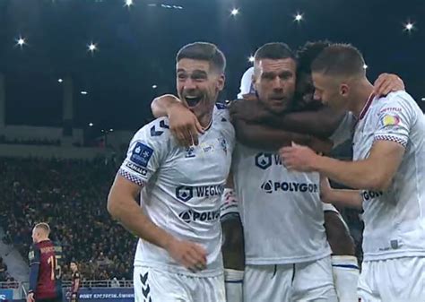 VIDEO Kryevepra e Lukas Podolski sulmuesi shënon gol të çmendur nga mesfusha