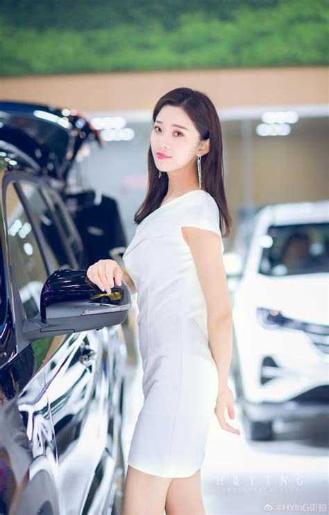 抖音美女红人，车模夏冰，长相漂亮，身高175，体重98，重庆人抖音小姐姐车模新浪新闻