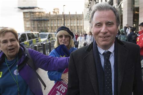 英國首相的3封信》脫歐表決戰進入延長賽，強森請求歐盟延後大限，但仍力爭萬聖夜脫歐 風傳媒