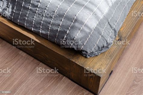 침대 하 녀깨끗 한 흰 베개와 아름다움 객실에 침대 시트 위로 클로즈업입니다 감각 있는 렌즈 관광에 대한 스톡 사진 및 기타