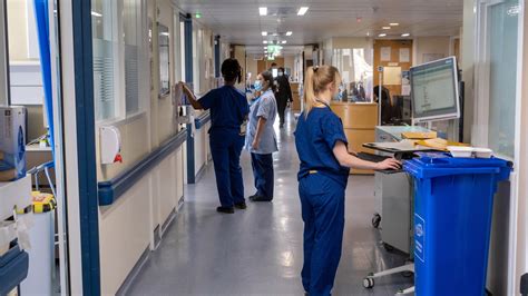 Sas Doctors To Vote On New Pay Offer From Government The Irish News