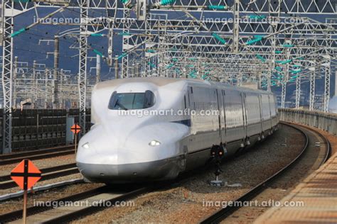 山陽新幹線 N700系「のぞみ」の写真素材 182625658 イメージマート