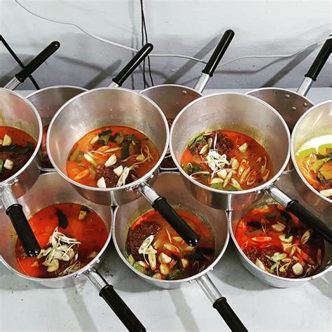 ตามรอยเมนูในตำนาน มาม่าโอ้โห ร้านเจ๊โอวที่เค้าบอก อร่อยเวอร์