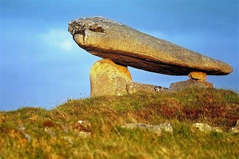 ¿qué Son Los Monumentos Funerarios De La Prehistoria Talayots