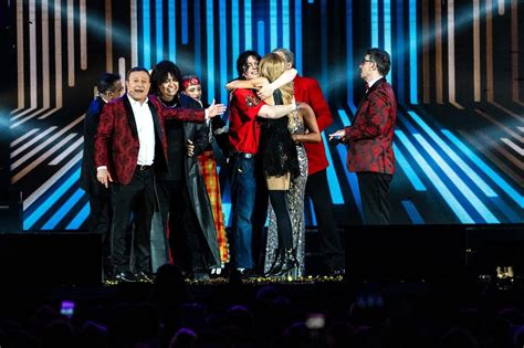 Хитовете са тук Хитовете са тук Added A New Photo