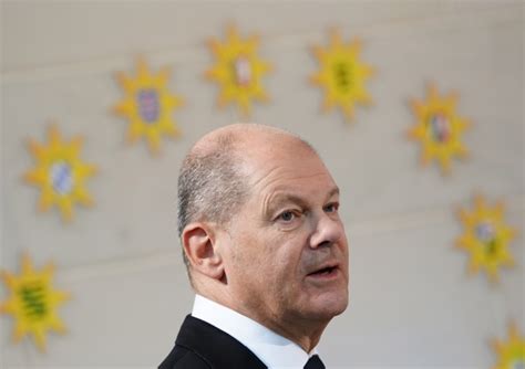 Wojciech Osiński Paragraf Temat zastępczy na ratunek tracącemu poparcie Scholzowi