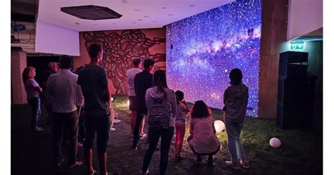 Свят на оптимизъм и смели мечти в интерактивната изложба История за