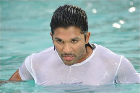 Allu Arjun And Deeksha Hot Stills From Vedam Song Shooting