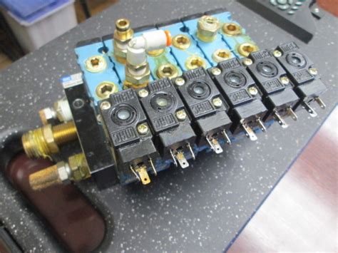 Mac Automation 24 Vdc 20 120 Max Psi Solenoid Valve W Circuit Bar Holder