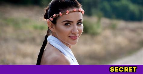 ЕЛЕН КОЛЕВА ЛЪСНА ЧИСТО ГОЛА СНИМКА