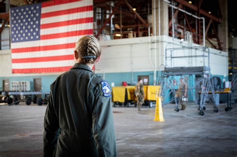 First Female Fighter Pilot Takes Off On Last Flight With The Us Air