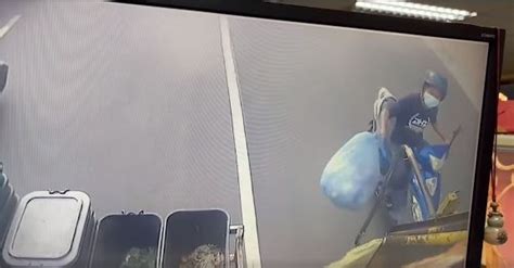 影／他邊騎車邊丟垃圾 「神龍擺尾」下場慘！全網只關心1事 生活 三立新聞網 Setncom