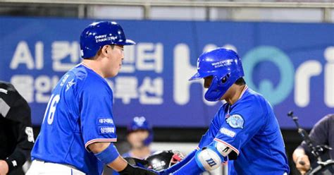 삼성 이재현 추격의 투런포 하이파이브 팡팡 사진
