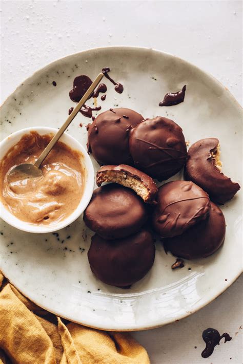 Easy Peanut Butter Patties Aka Tagalongs Minimalist Baker Recipes