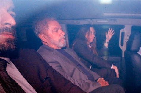A detenção de um ex presidente As imagens que ficam para a história do