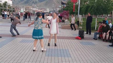 内地人没看明白，新疆巴里坤人跳的是哈萨克舞还是蒙古舞舞蹈广场舞好看视频