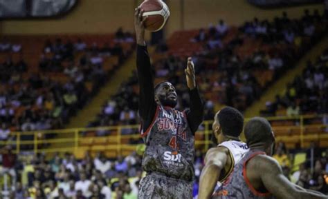 Piratas y Santeros dominan en el BSN