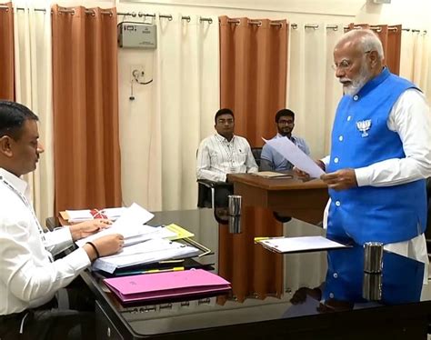 वाराणसी से Pm मोदी के नामांकन में Nda का शक्ति प्रदर्शन प्रस्तावक के