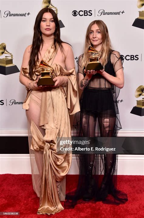 Rhian Teasdale And Hester Chambers Of Wet Leg Pose With The Awards