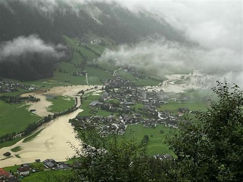 Stubai Wipptal Weiträumige Überflutungen Muren Und Straßensperren