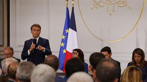 Violences En France Emmanuel Macron Promet Une Loi Durgence Pour
