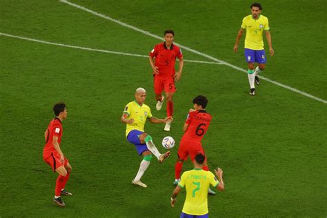 Foquinha y pared a máxima velocidad el golazo de Richarlison que hizo bailar a Tite en la