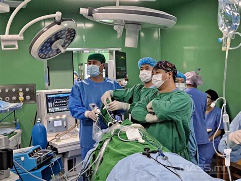 УНТЭ анх удаа амны хүрцээр бамбай булчирхайн зангилаа авах дурангийн мэс заслыг амжилттай хийлээ