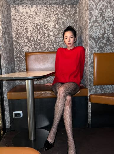 최근 장재인은 노브라 패션으로 대중의 이목을 모은 바 있다