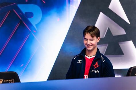 Dev1ce Extends Astralis Contract