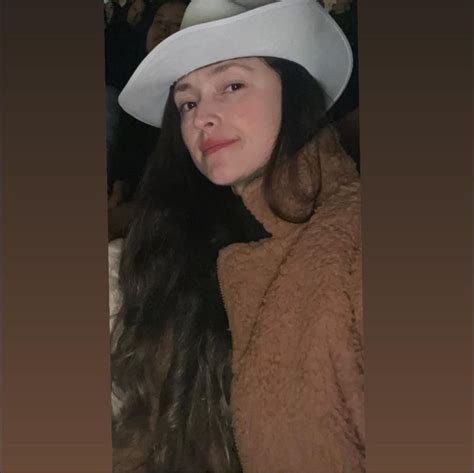 Female Profile And Live Cam Show Skyprivate