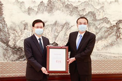 候任行政長官在北京接受任命令（附圖／短片）
