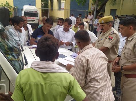 2 Youths Riding Bike Died Due To Car Collision कार की टक्कर से बाइक