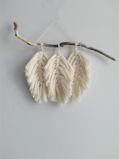 Невелике панно макраме з пірям — ціна 590 грн у каталозі Панно Купити товари для дому та побуту