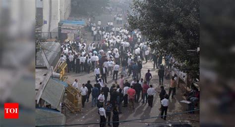 Senior Lawyers Deplore Tis Hazari Violence Delhi News Times Of India